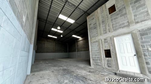 AnteriorSiguiente Bodega en renta en Calzada Roosevelt en Guatemala