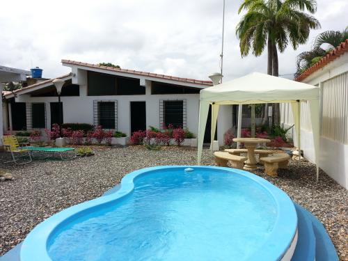 vendo casa de playa con posada rio chico en Venezuela