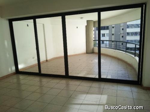 Amplio apartamento en venta en Prebo, Valencia norte en Venezuela