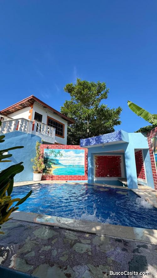 CASA AMPLIA DE VENTA EN BONAO en República Dominicana